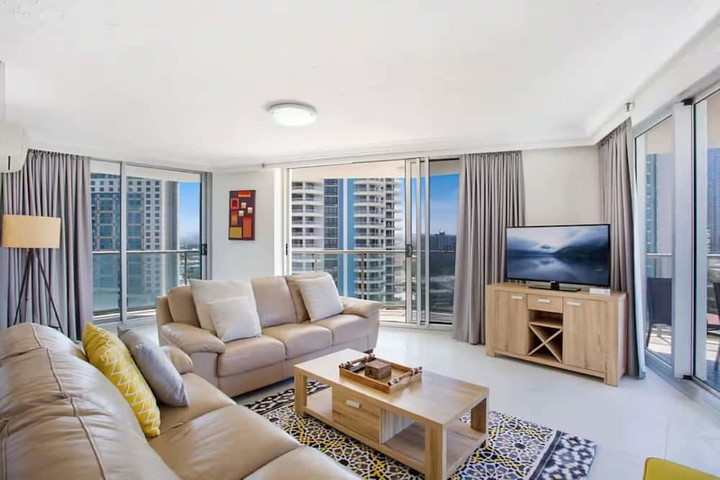 Oceanfront Peninsula Apartment, Surfers Paradise - Gold Coast