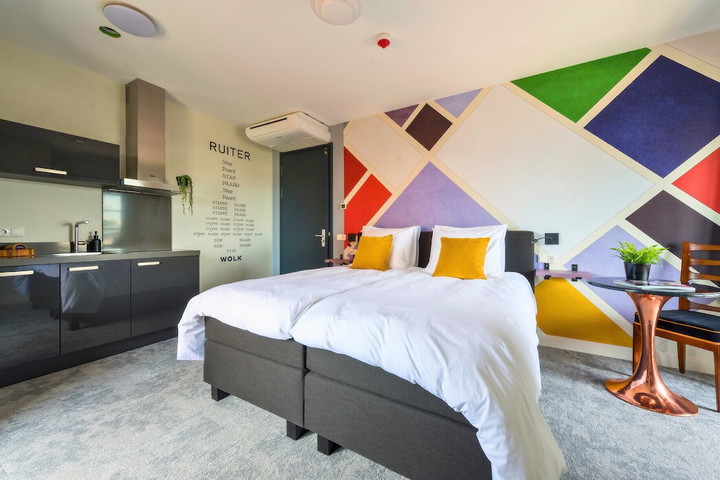Near Safaripark Beekse Bergen Apartment, Featuring A Private Kitchen, Bathroom. - Tilburg