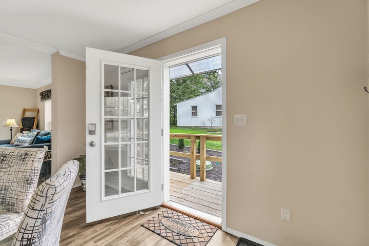 Hidden Lake Front  New Build  Private Beach  Fast Wifi - Howell, MI