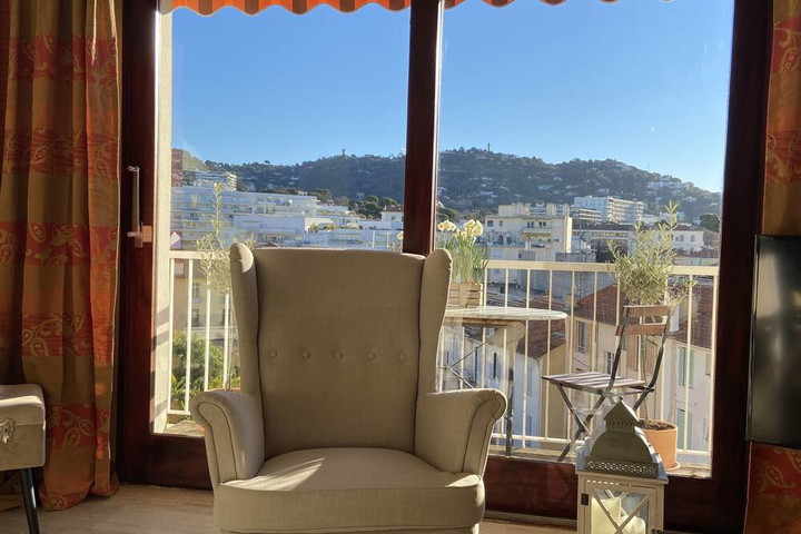 Grandes, Ensoleillées Pièces à Quelques Minutes De La Croisette, Cannes - Cannes