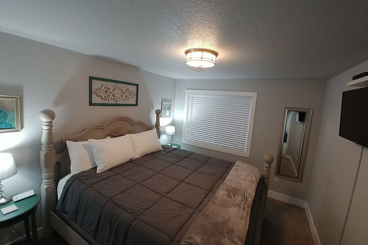 Luxury 900sf 2 Bedroom, Full Kitchen, Private Entry At Denver International - Denver, CO