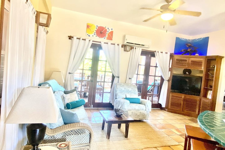 Caribbean Waterfront 2b/2b Placencia Village Condo With Pool! - Placencia