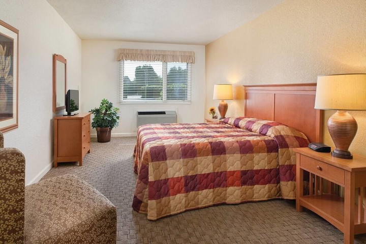 Grand Lake | Couples Lake Retreat | Pool + Hot Tub - Oklahoma