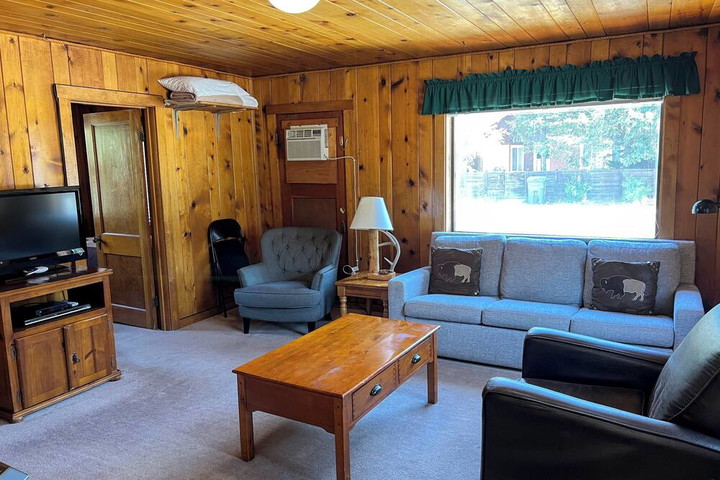 Rustic Charm Meets Modern Comfort, Steps From Yellowstone's West Entrance - West Yellowstone, MT