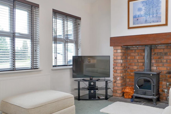 A Great Single-storey Property In A Peaceful Riverside Location. - Ambleside