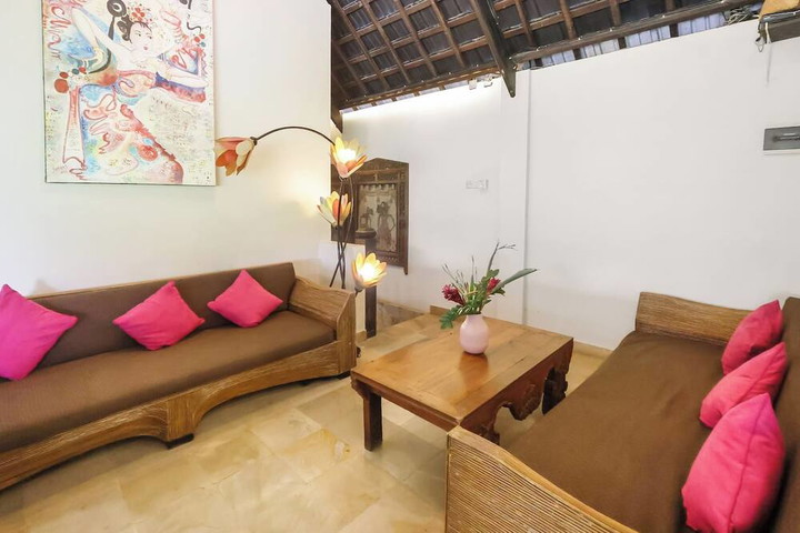 Samastiti Villa By The Beach: Beachfront 4br Villa, Infinity Pool, Lovina - Bali