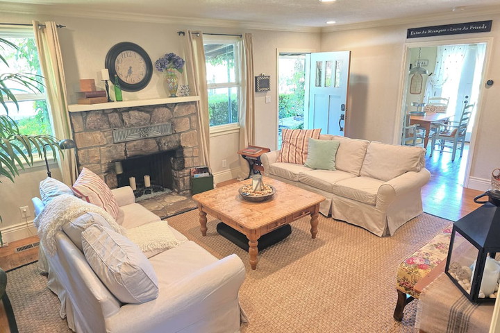 Vineyard Farmhouse Close To Plaza! Bocce Ball, Bikes, Bathrobes & Therapy Donkey - Petaluma, CA