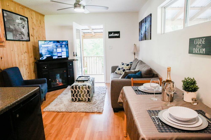 Moonlight Cottage - Romantic Smoky Mountain Cabin With Hot Tub & Community Pool - Townsend, TN