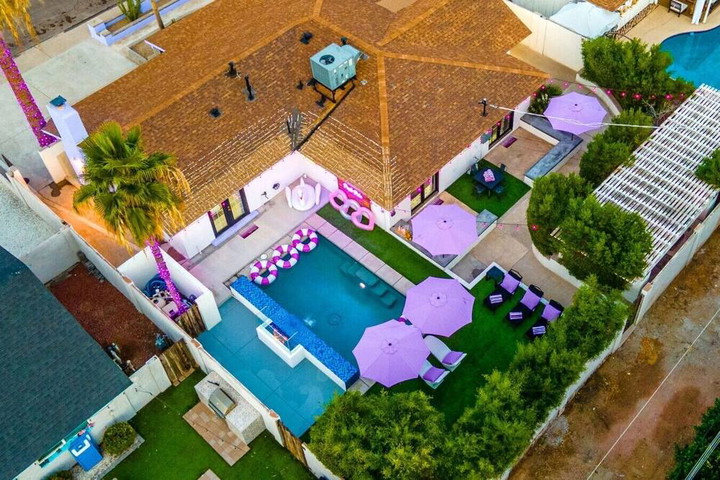 The Purple Palm: 88° Heated Pool Purple Light Show - Scottsdale, AZ