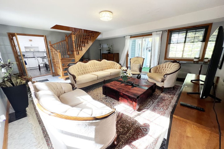 3 Bedrooms Cottage W Lake Views, Beside Waterfront Trail And Steps From Beach - Innisfil