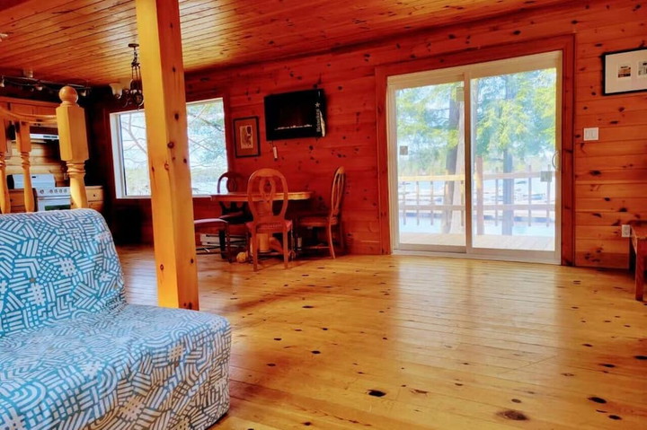 Lakefront Muskoka Beautiful Cottage - Gravenhurst