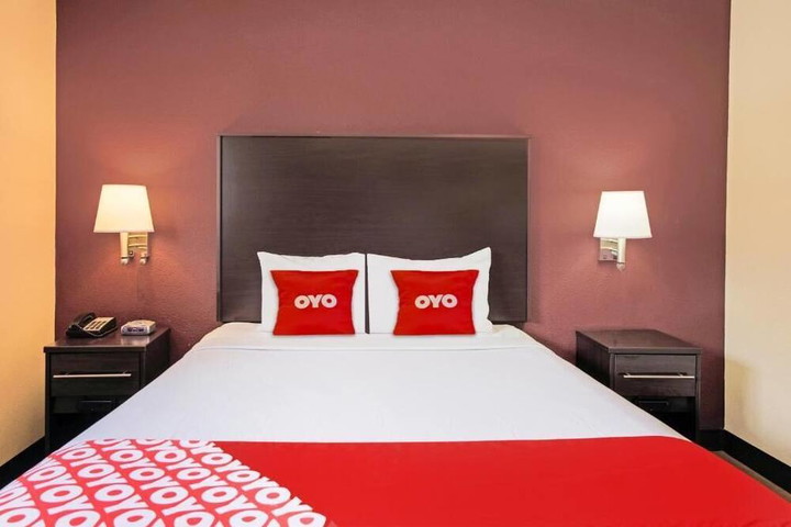 1 Unit | Comfortable Queen Bed Stay  Pet Friendly + Parking & Pool Access - Pharr, TX