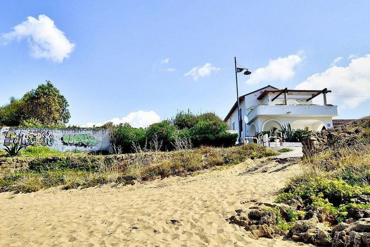 Appartamento Apollonia B: A Pleasant And Spacious One-story Apartment That Is Part Of A Villa Situated At A Short Distance From The Beach, With Free Wi-fi. - Castellabate