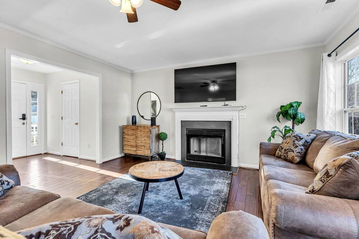 Spacious Home + 6 Beds + Huge Fenced Yard Near Wake Forest University + Hospital - Winston-Salem, NC