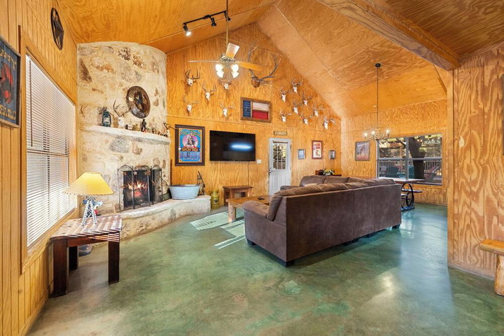 Happy Trails, Private Pool, River Access @ Frio River Vacation Rentals - Concan, TX