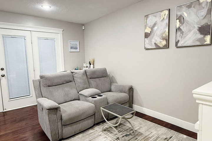 Cozy Two-level Basement Suite - Kitchen & Laundry - Orem, UT