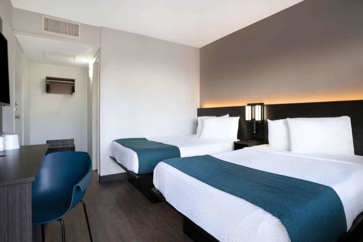 2 Full Beds | Non-smoking, Micfridge - Bakersfield, CA