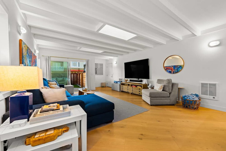 25% Off Oct 22-25, Walk To Beach, Roof-top Patio! - Port Hueneme, CA