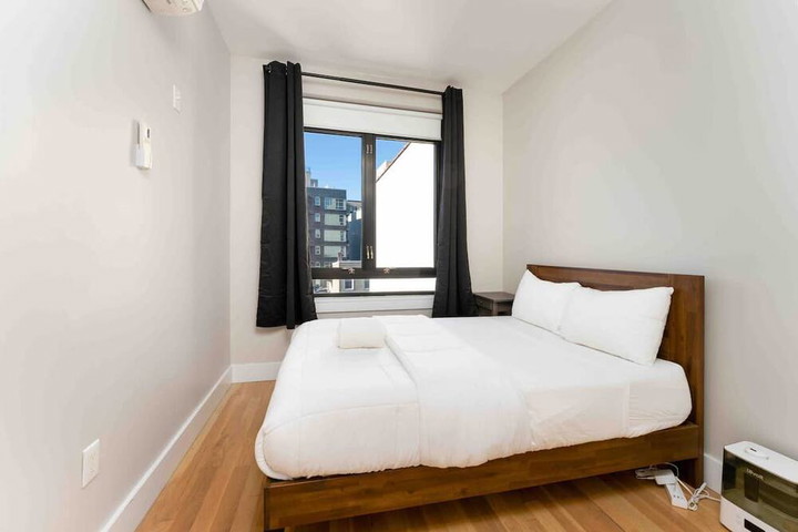 Prime Greenpoint 3br  Balcony  Park View - Brooklyn, NY