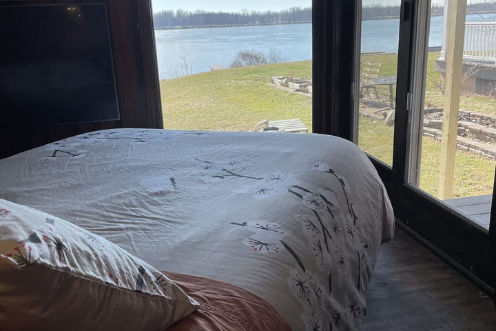 Romantic New Renovated Suite On Niagara River - Buffalo, NY