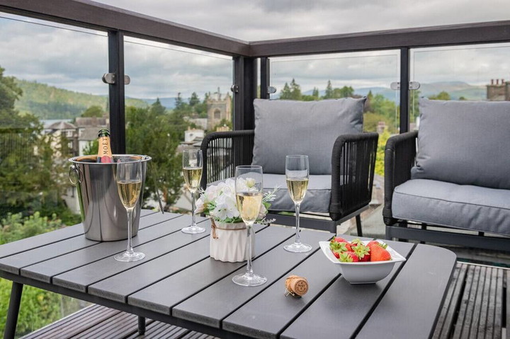Highly Popular Holiday Home In A Prime Location Overlooking Lake Windermere - Windermere