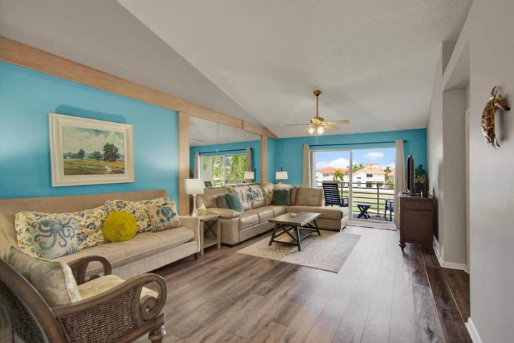 Isla Del Sol 2br Coastal Paradise With Pool - St. Petersburg, FL