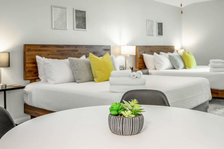 01: The Eames Suite - Vacation Rental - Chattanooga, TN