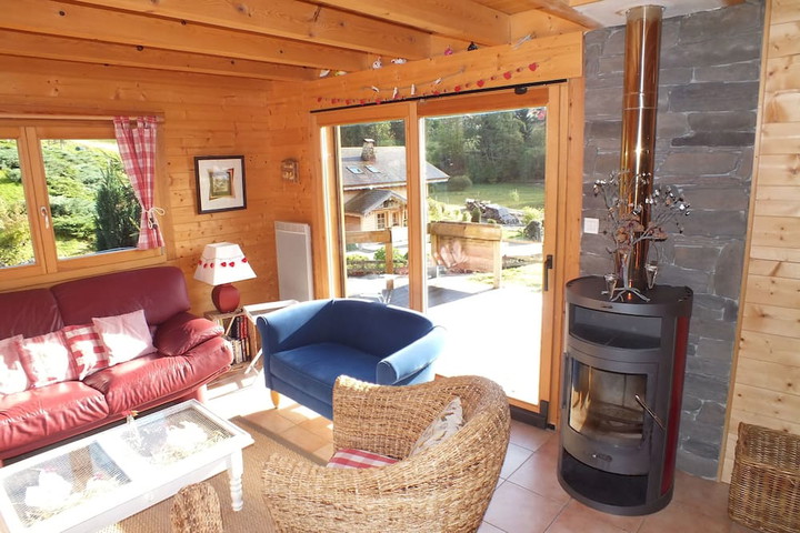 Chalet De Charme Situe Au Bord D'un Etang Avec Vue Sur Pistes De Ski - Bussang