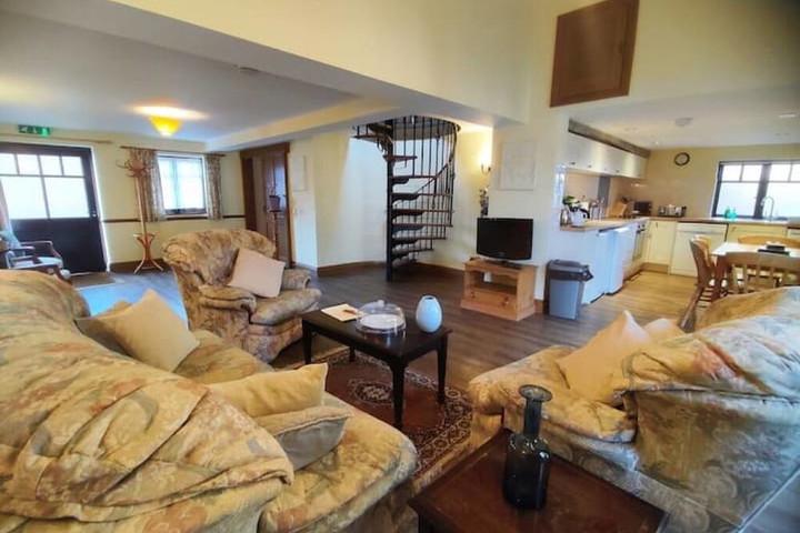 Cottage 2  Three Bedroom Cottage - Salisbury