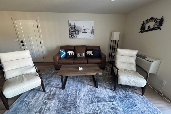 Adventure Meets Relaxation- Mountain & Lake Condo - Sandpoint, ID