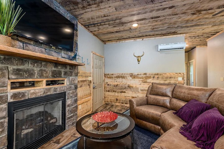 The Highwater Cabin! Right On The Banks Of The Little Buffalo River! - Jasper, AR