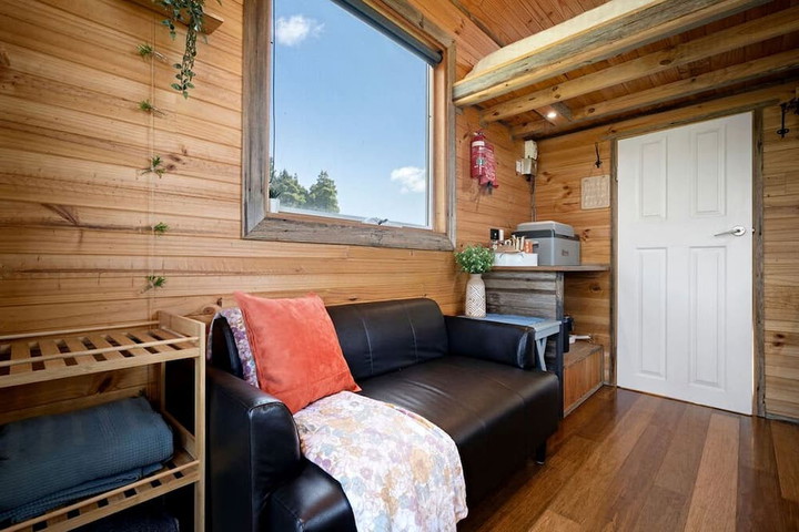 Idyllic Tiny House Loft With Amazing Surrounding Open Fields And Wildlife In Victoria, Australia - Ballarat