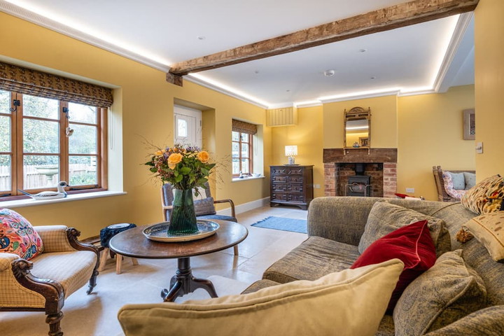 Beautifully Presented Dog Friendly Holiday Cottage - River Cottage - Winchcombe