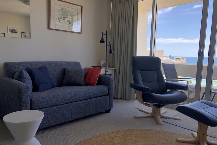 Beachside Paradise - Ocean Views, Central Position - Manly