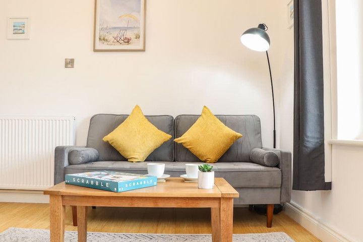 Lakeside, Pet Friendly, Country Holiday Cottage In Falmouth - Falmouth