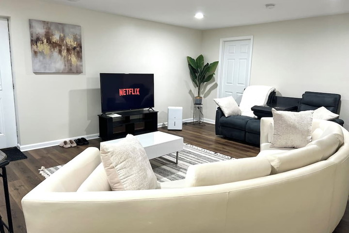 Charming Lower Level Guest Unit, Fully Equipped Kitchen, Wifi, Free Onsite Park - Glen Burnie, MD