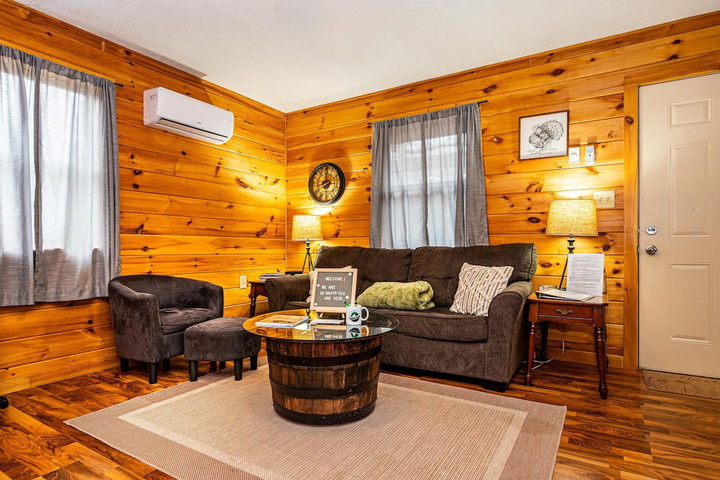 Secluded Brown County Cabin | Hot Tub | Hoosier National Forest - Brown County, IN