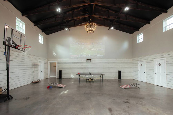 Charming Barndominium On 110 Peaceful Acres In The Hills Of Tn; Sleeps Up To 16. - Lebanon, TN