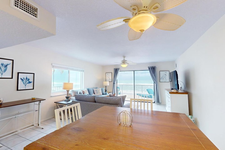Oceanfront Corner Condo  Wraparound Balcony  Heated Pool  Beach Access - Melbourne Beach, FL
