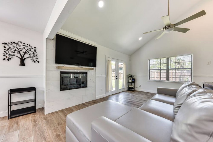 Walk To Trout River Pier: Modern Home W/ Yard - Jacksonville, FL