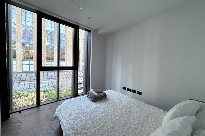 Battersea Power Station Apartment - City of London