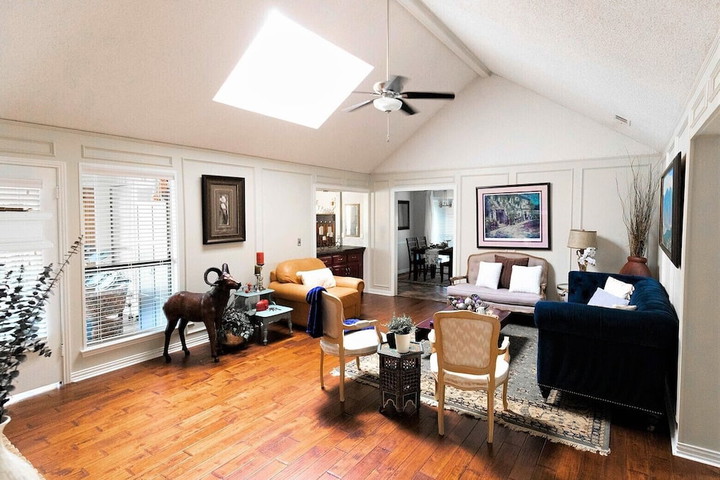 Secluded Oasis W/ Diving Pool, Hot Tub & Koi Pond - Garland, TX