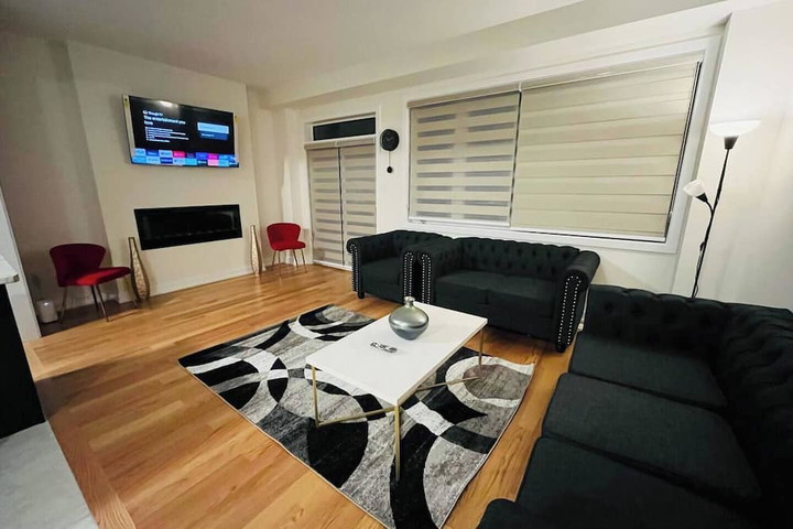 Spacious & Modern 4 Br House - Brantford, ON