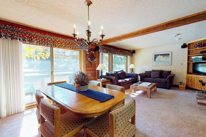 Ski-in/ski-out Condo Next To Super Bee Lift W/shared Hot Tub/private Deck/wifi - Copper Mountain, CO