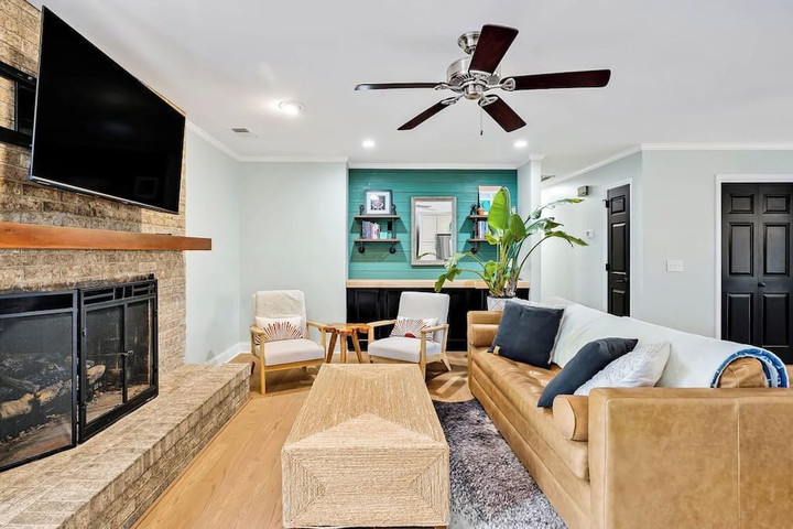 4 Bedroom 3 Bath With Tranquil Saltwater Pool Oasis!  Sleeps Up To 12 - Wilmington, NC