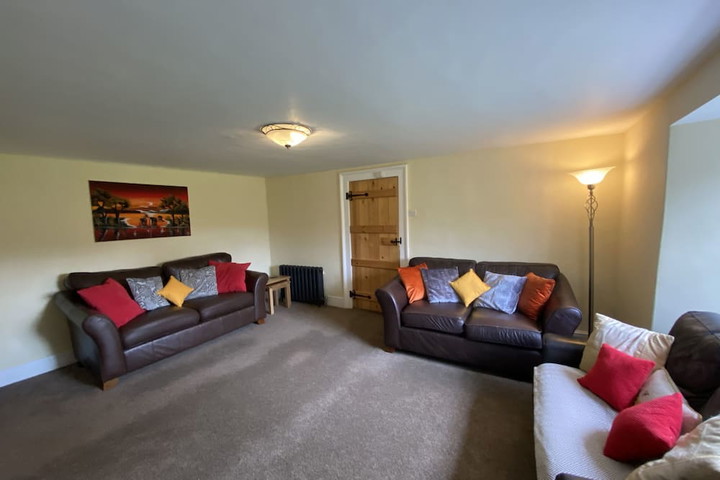Poyers Thatched Farmhouse With Hot Tub - Devon