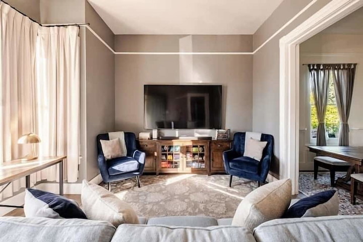 Private 2br Downtown Retreat With Onsite Parking Walk To Petco & Gaslamp - San Diego, CA