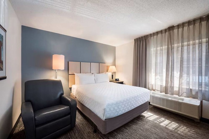 Queen Studio Suite Near Shopping Centers & Dining Options - Nyack, NY