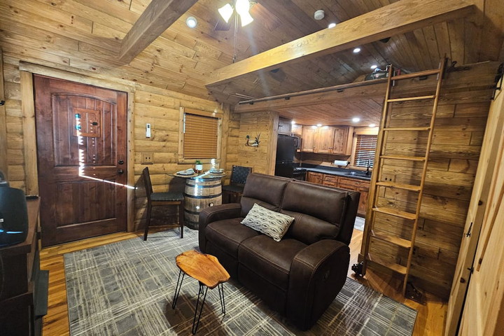 Cedar Rustic Cabin At Lost Trails - Carrollton, KY