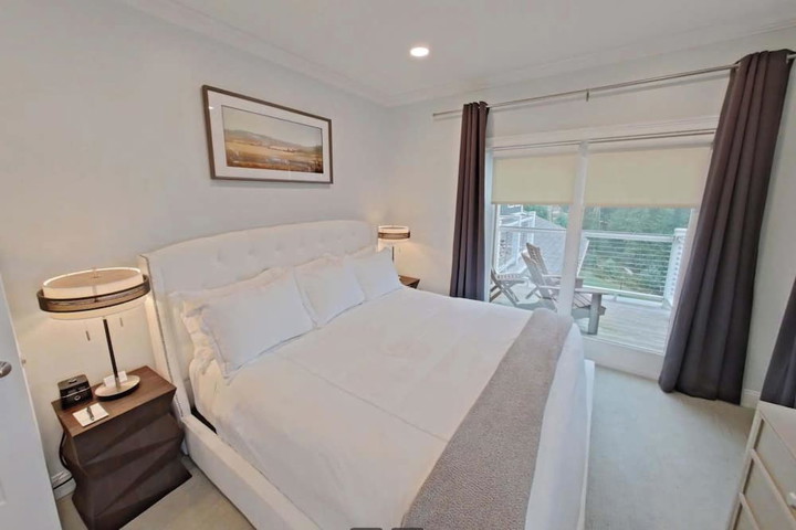Hilltop | Standard Queen - Charlestown, RI